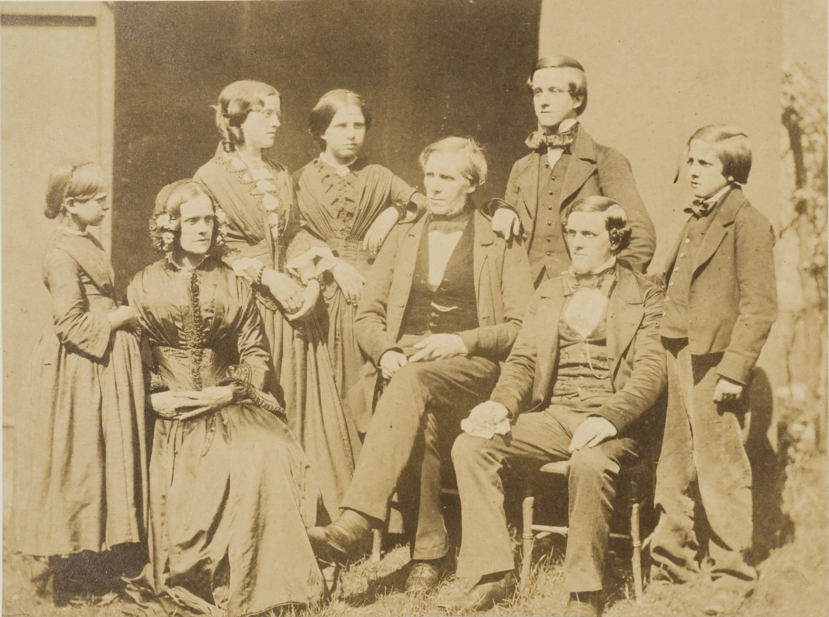 1856 – Unidentified family group | Portrait Detective